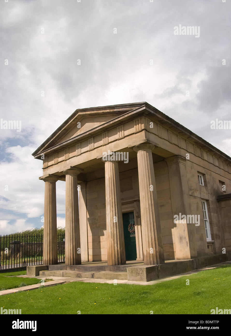 old gate house Stock Photo - Alamy