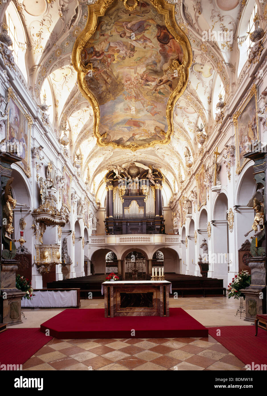 Regensburg päpstliche Basilika St. Emmeram Blick aus dem Chor durch das ...
