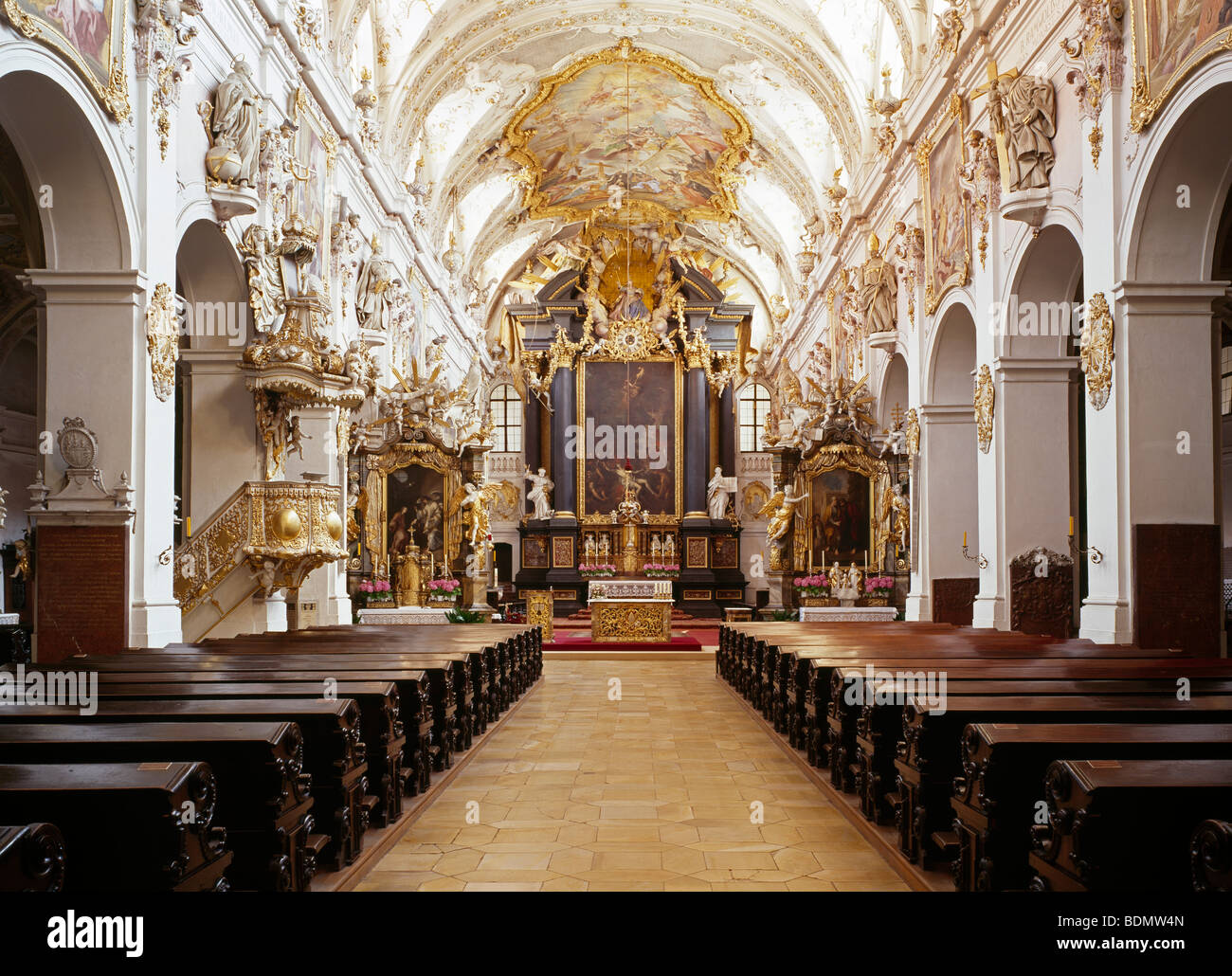 Regensburg päpstliche Basilika St. Emmeram Blick durch das Langhaus ...