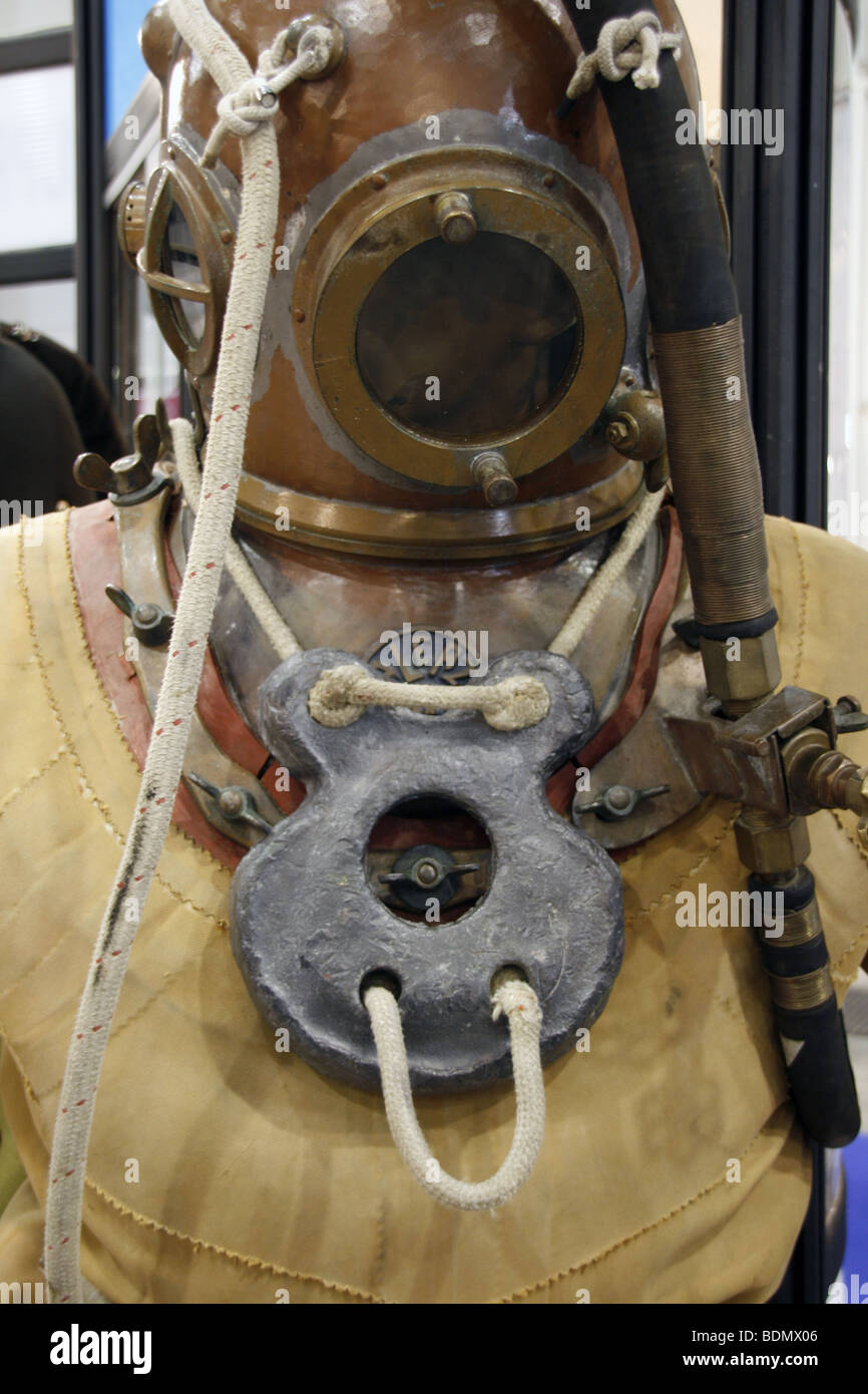 old style deep sea diving uniform Stock Photo - Alamy