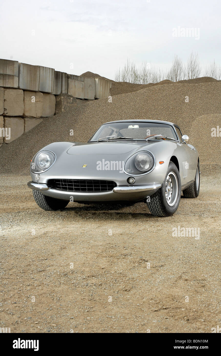 Ferrari 275 GTB Stock Photo - Alamy