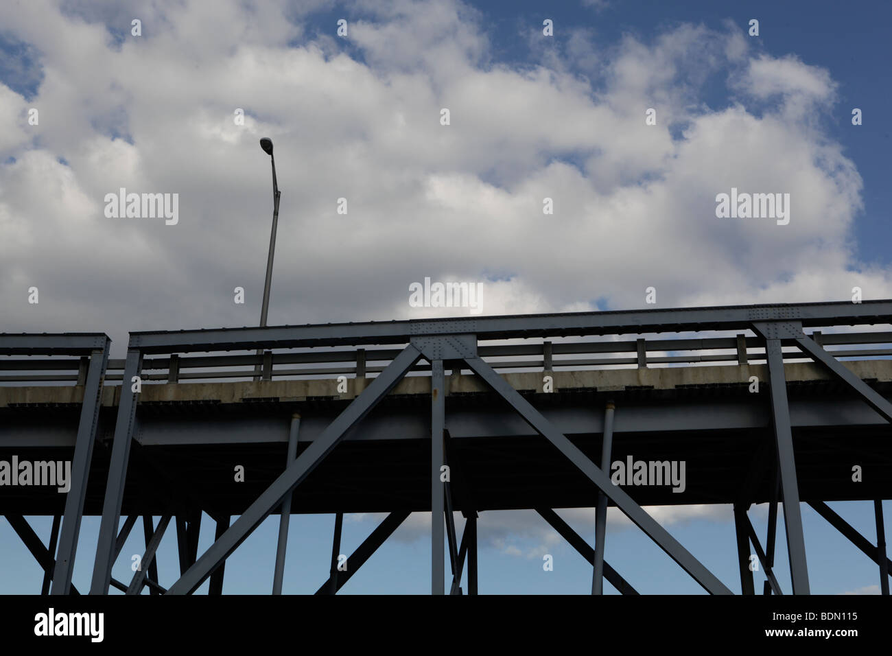 Madison-Milton Bridge crosses the Ohio River from Madison, Indiana ...