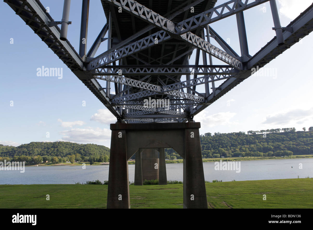 Madison-Milton Bridge crosses the Ohio River from Madison, Indiana ...
