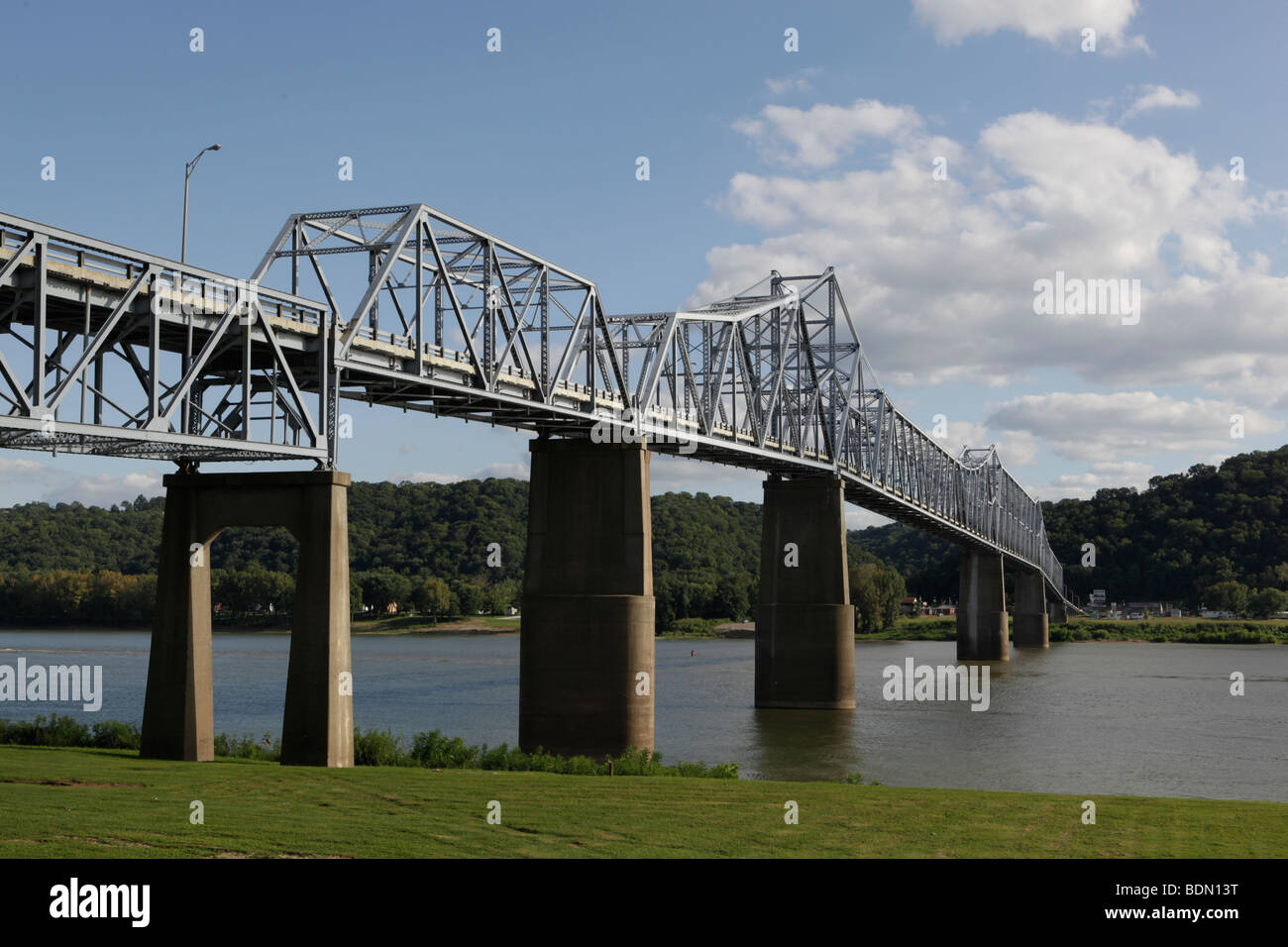 Madison-Milton Bridge crosses the Ohio River from Madison, Indiana ...