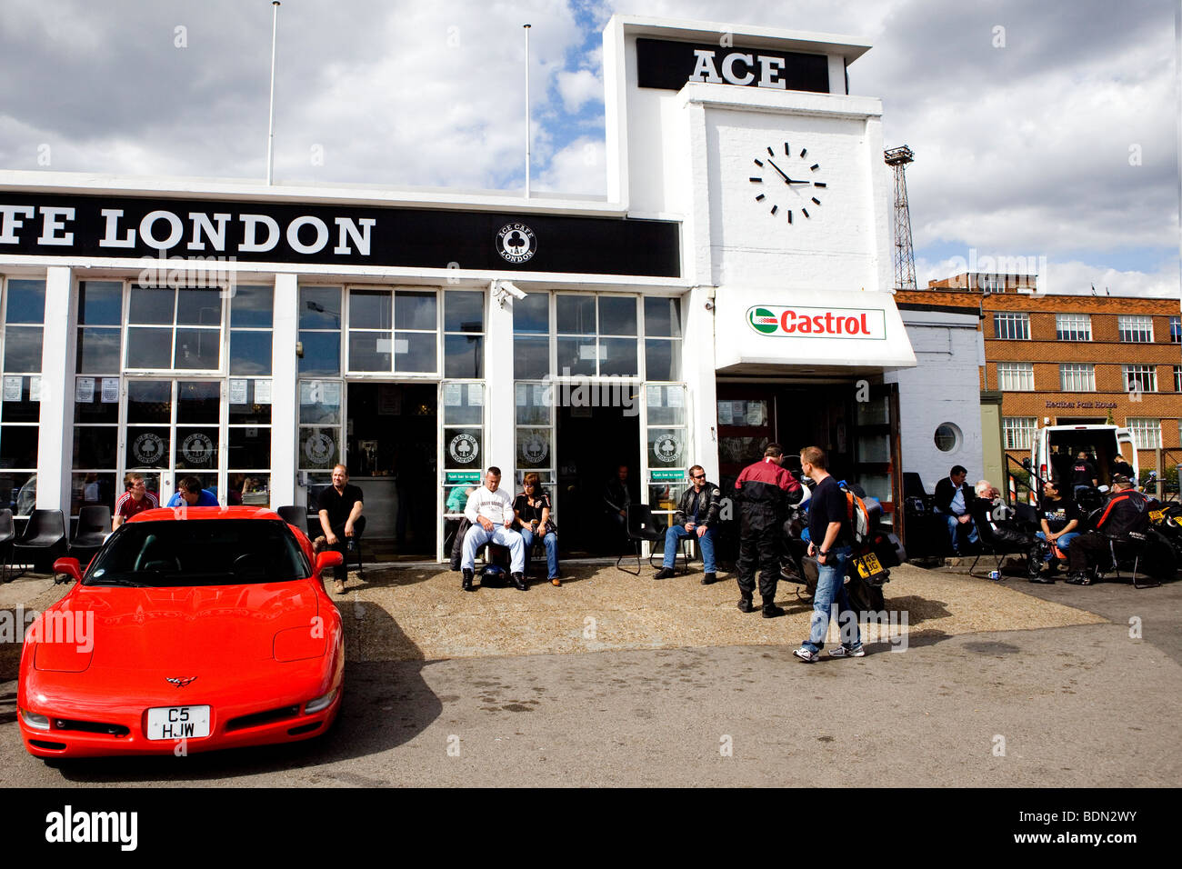 Ace cafe london hi-res stock photography and images - Alamy