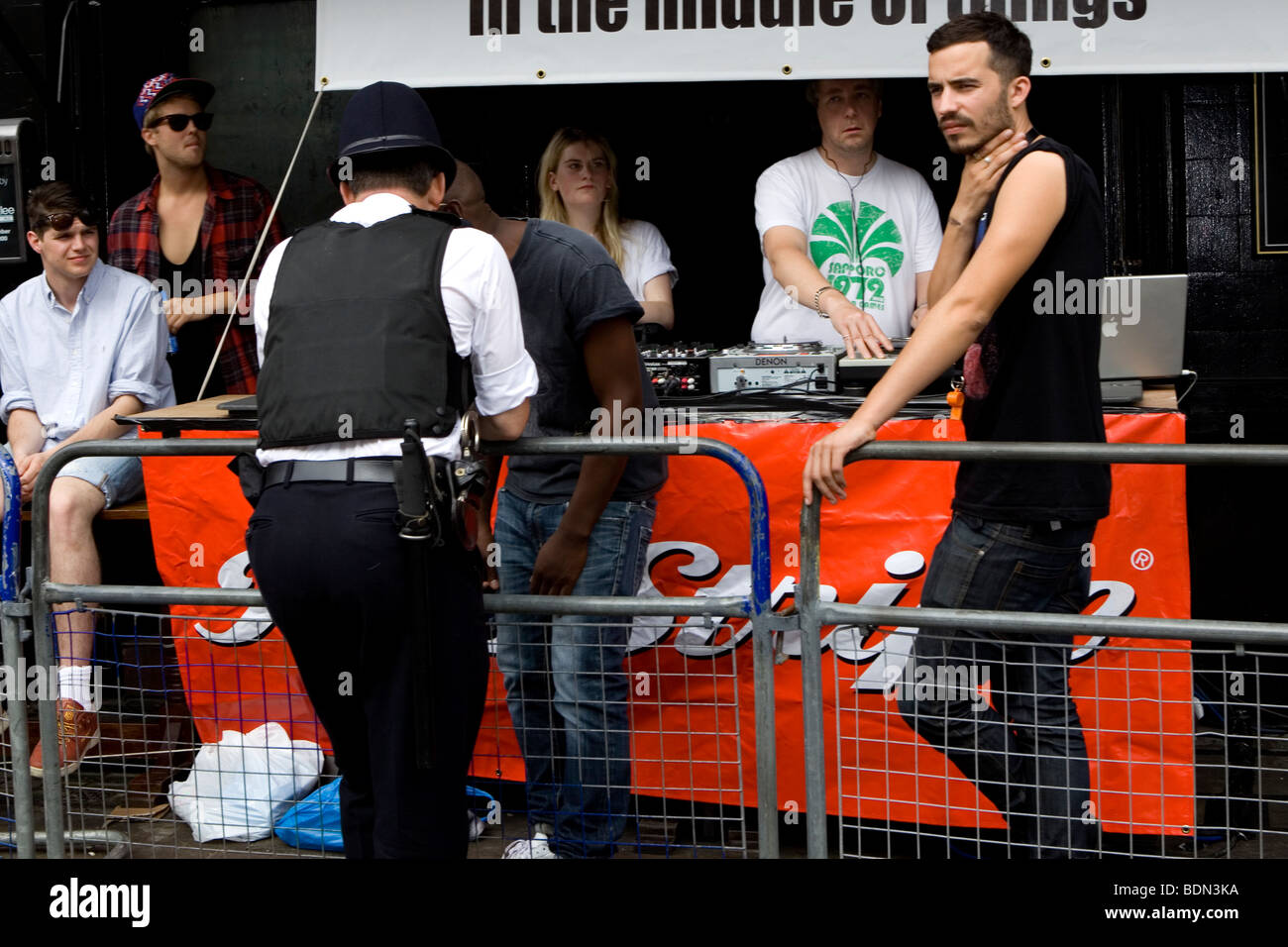 Speaking policeman hi-res stock photography and images - Alamy