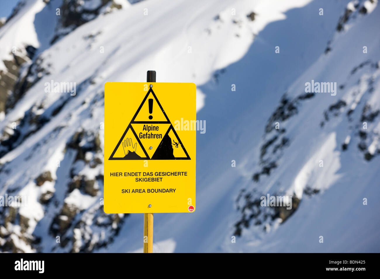 Avalanche warning sign hi-res stock photography and images - Alamy