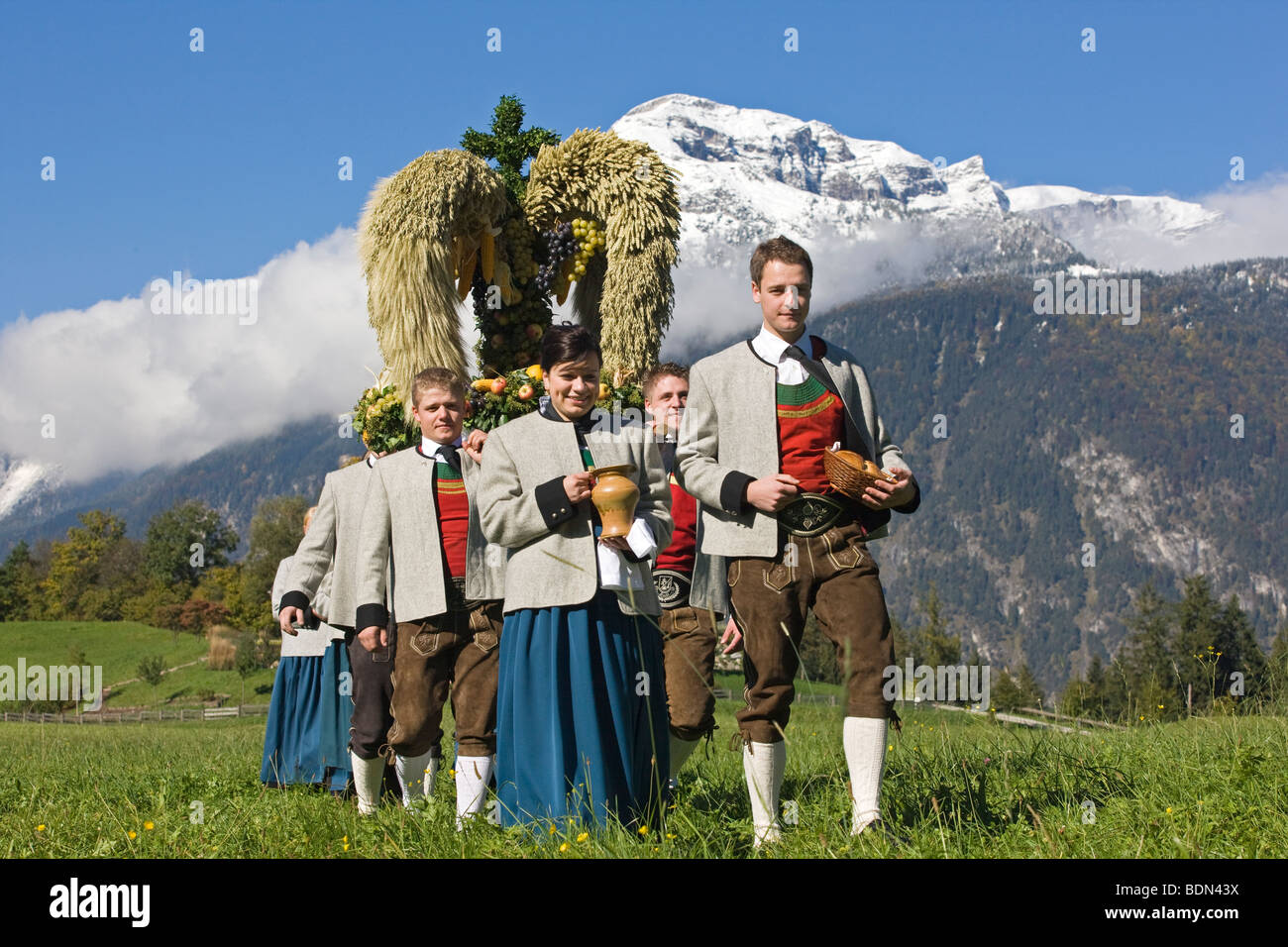 Carrying crowns hi-res stock photography and images - Alamy
