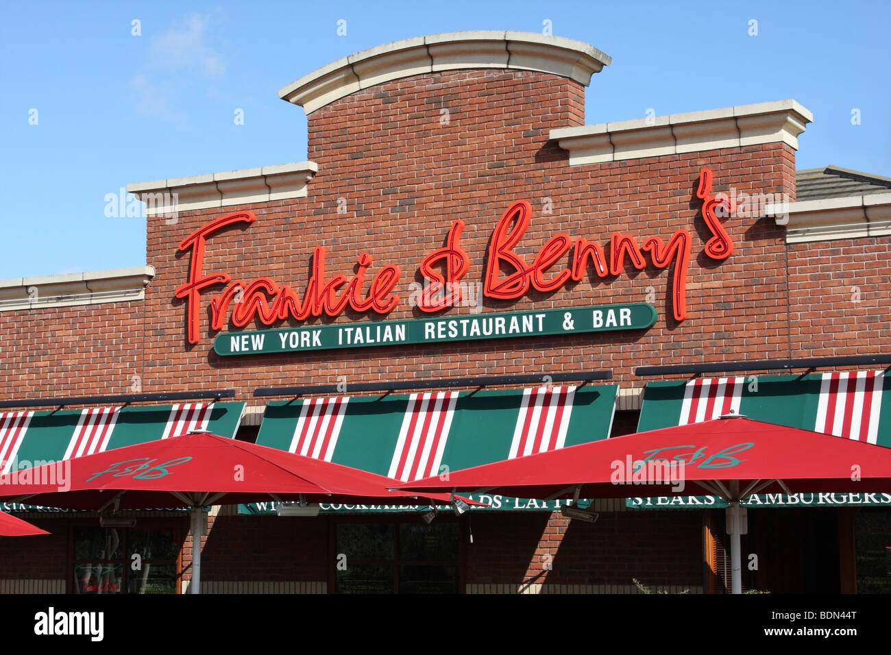 Frankie and benny's hi-res stock photography and images - Alamy