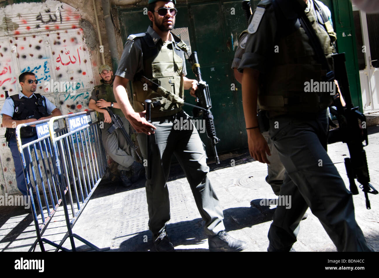Israeli soldiers patrol hi-res stock photography and images - Alamy