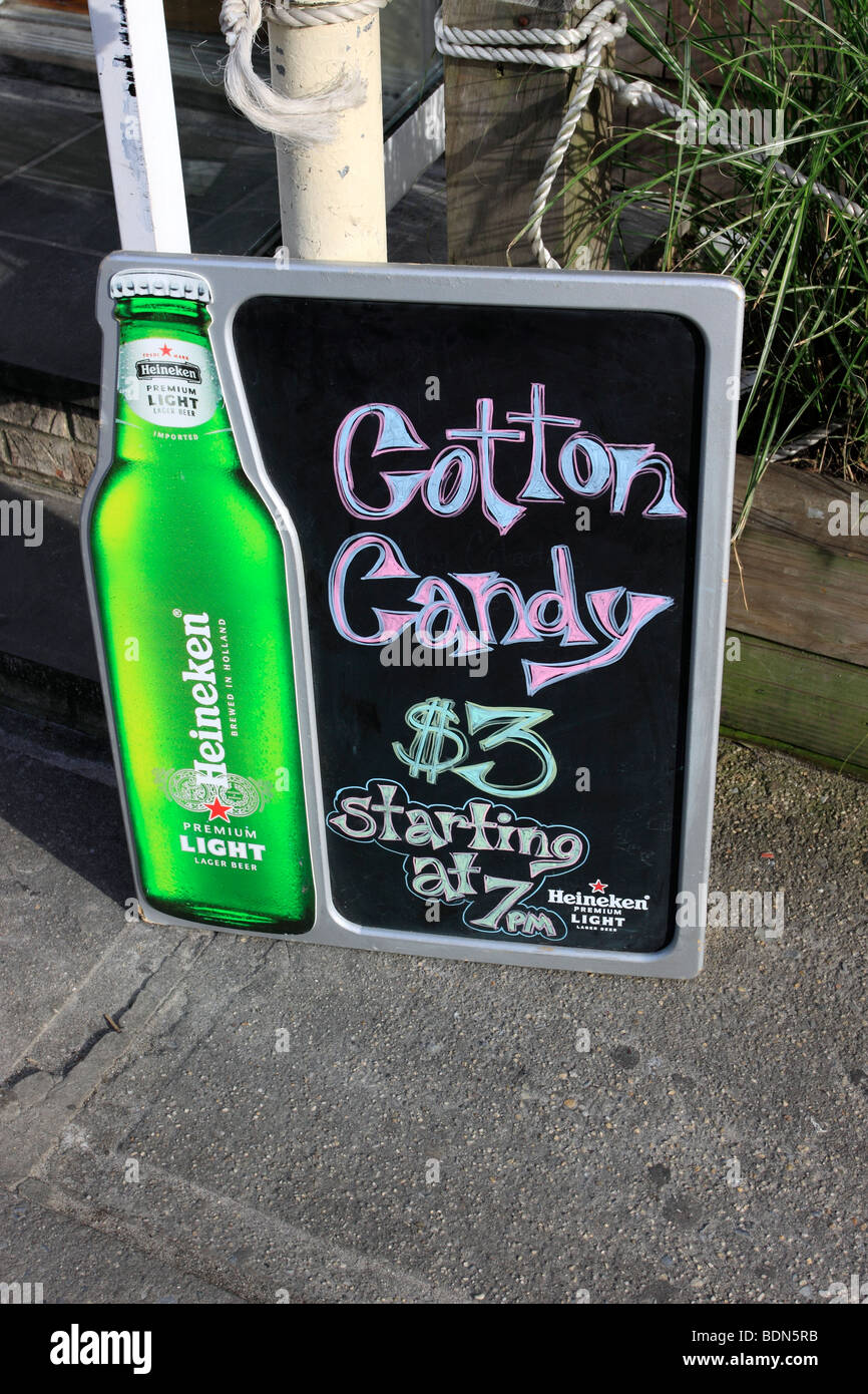 Heineken beer bottle sign hi-res stock photography and images - Alamy