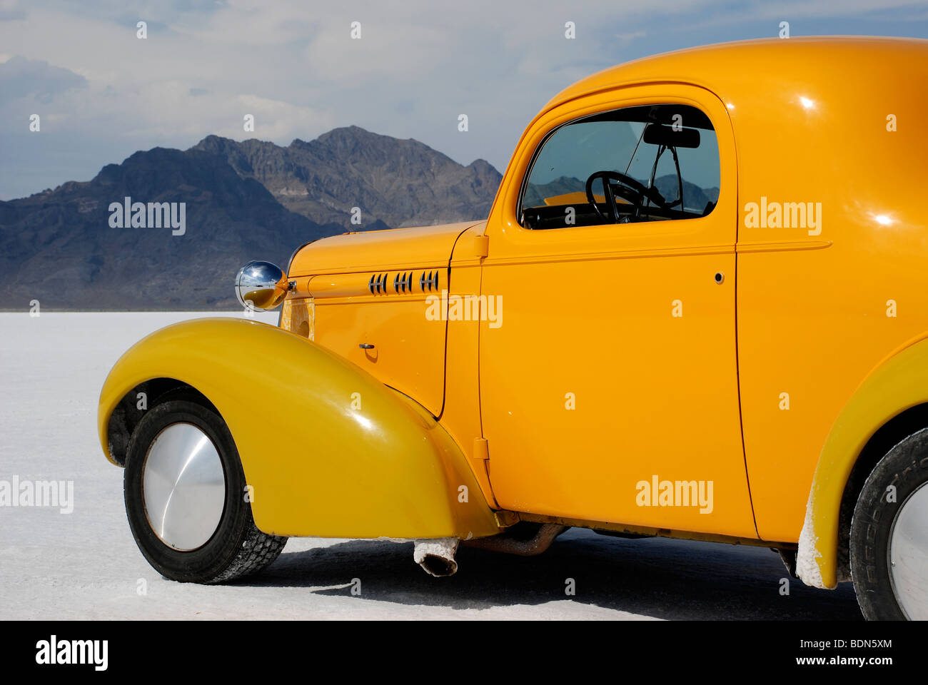 Yellow hot rod on Bonneville Salt Flats, Utah Stock Photo - Alamy