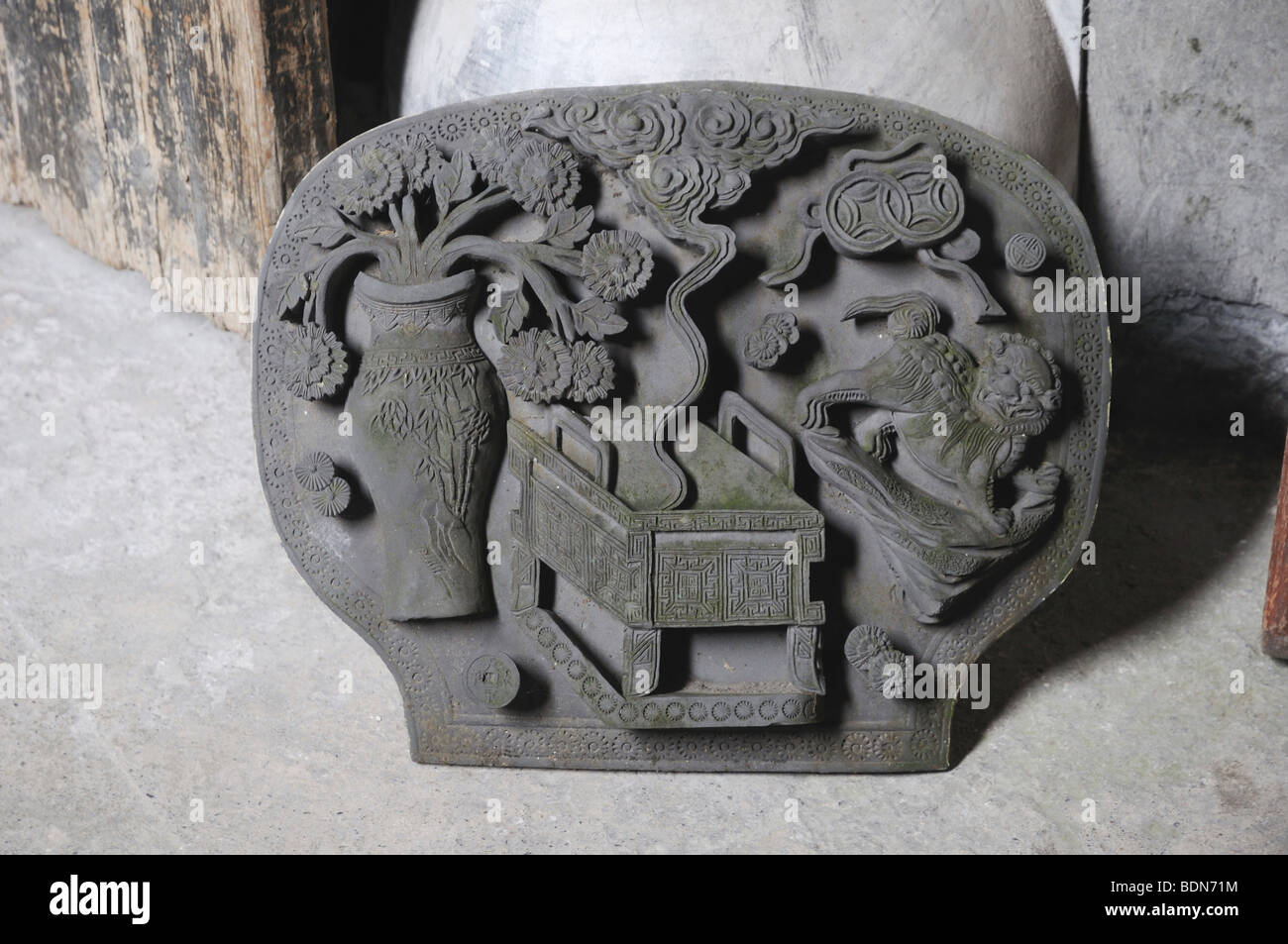 China brick sculpture hi-res stock photography and images - Alamy