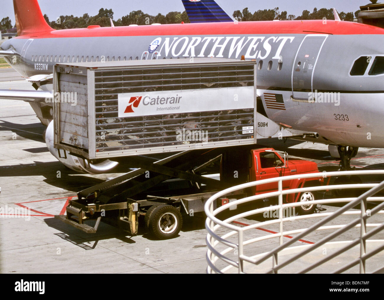 airline fly eat meal Stock Photo - Alamy