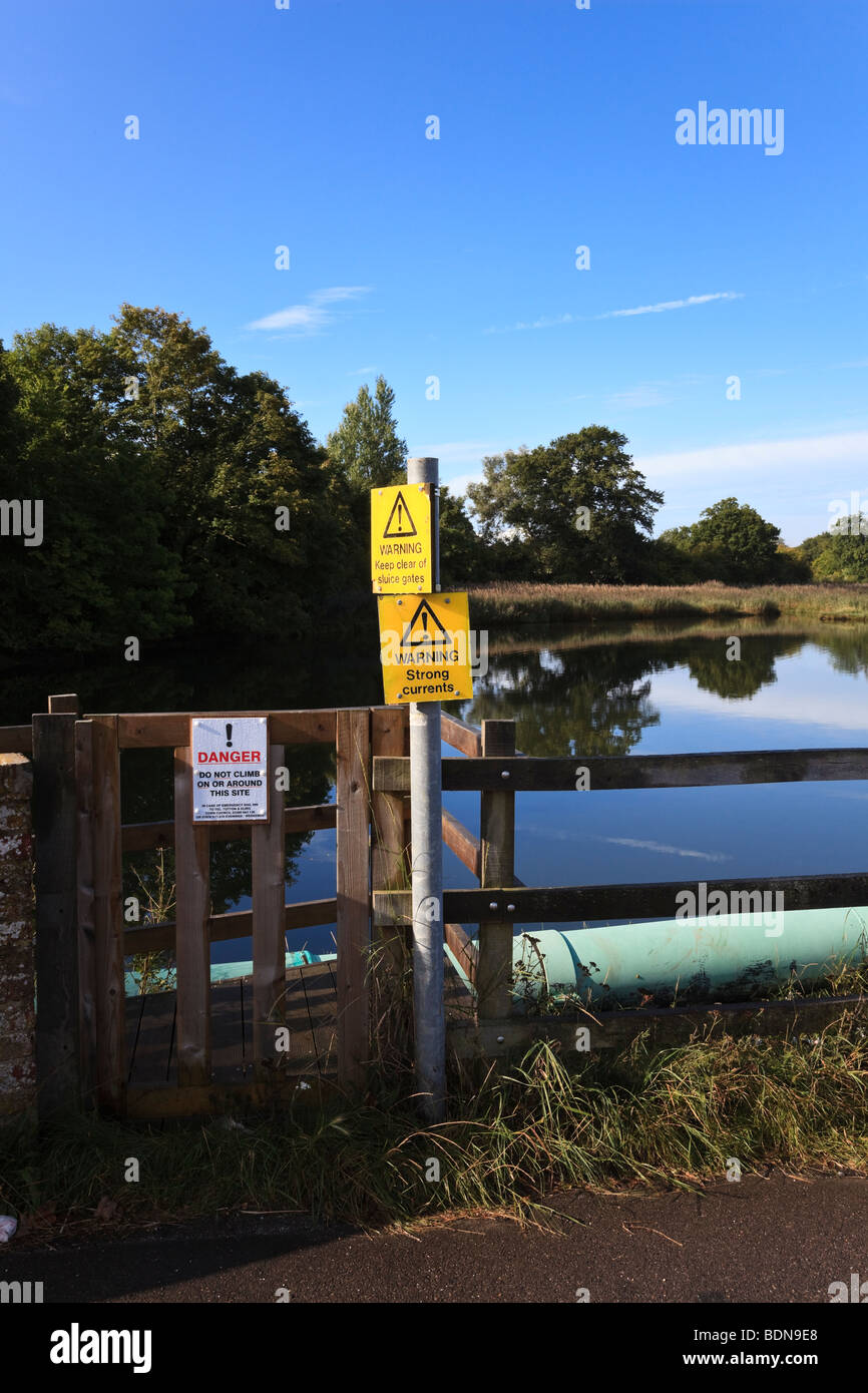 Warning signs of Strong Currents on the Sluice gates at Eling Tide Mill ...