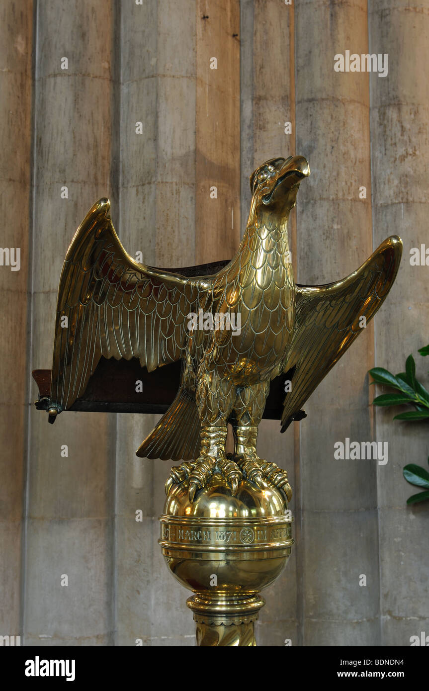 Uk church lectern hi-res stock photography and images - Alamy