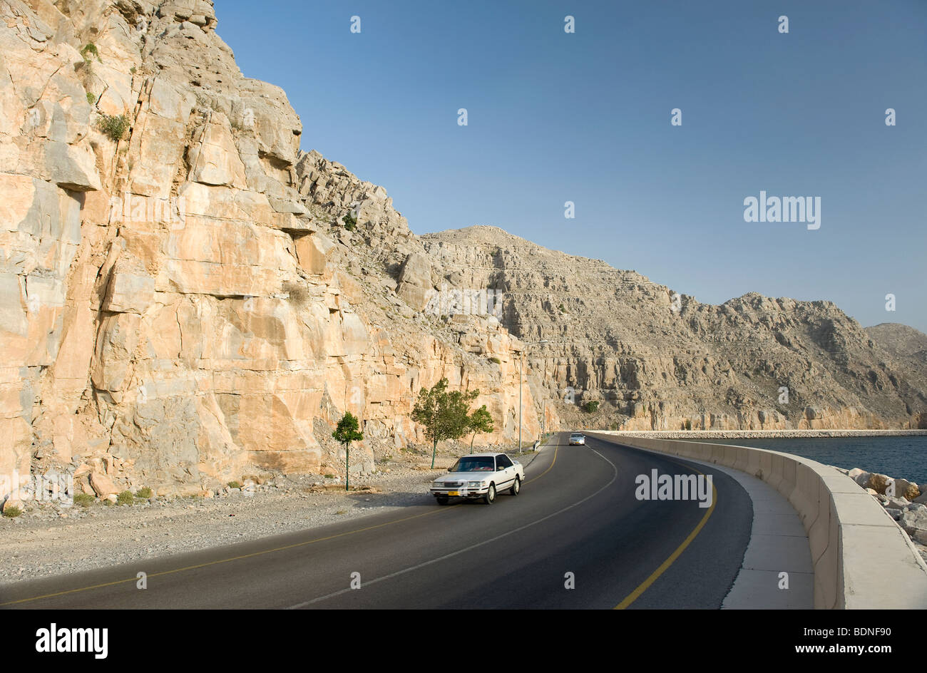 Road between Oman and United Arab Emirates border, Khasab, Mussandam ...