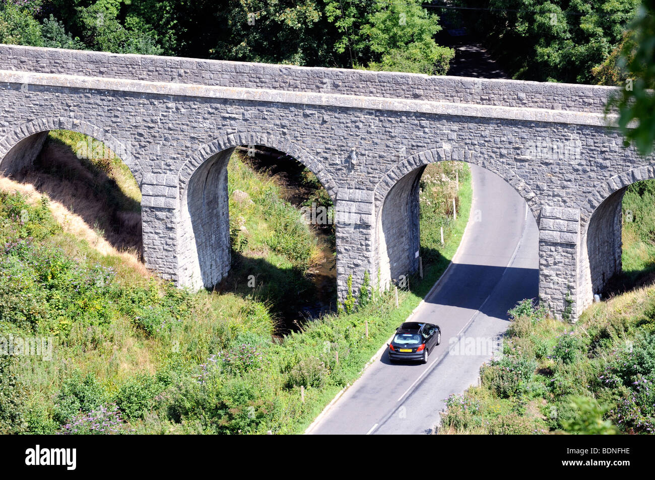 Car under bridge hi-res stock photography and images - Alamy