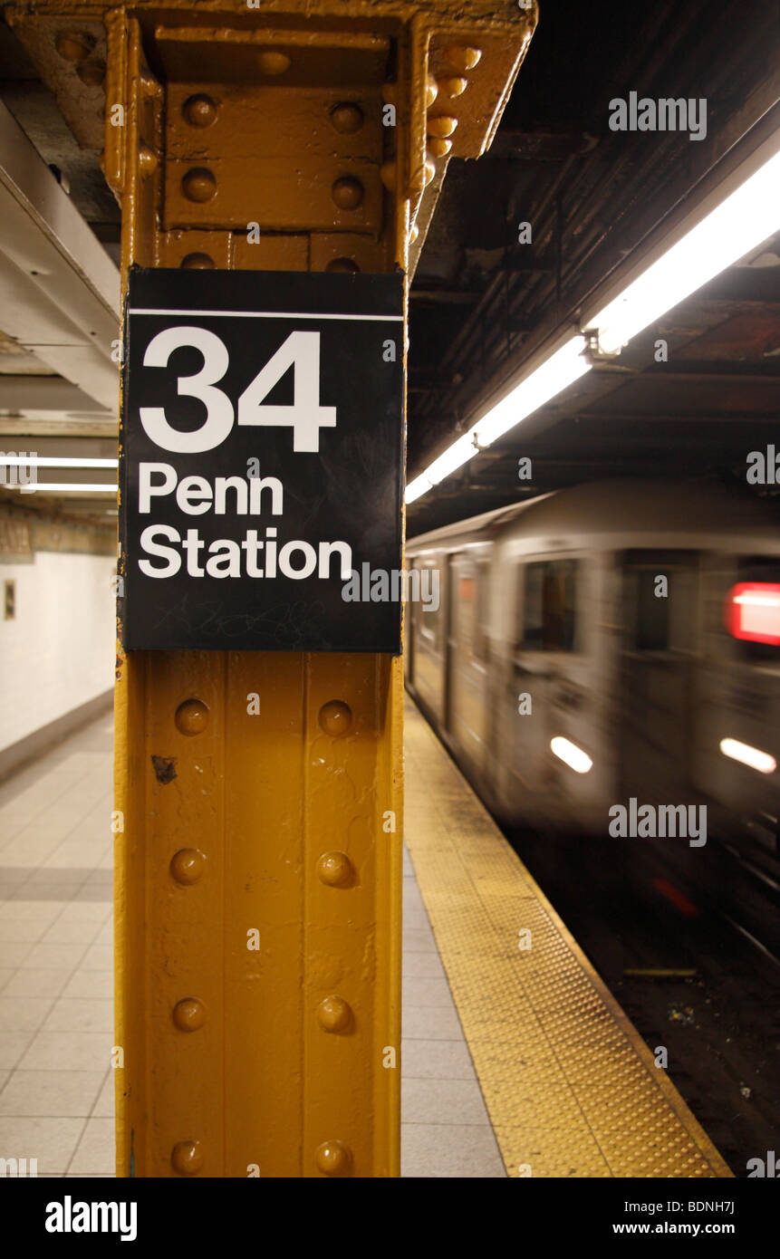 Penn station new york platform hi-res stock photography and images - Alamy