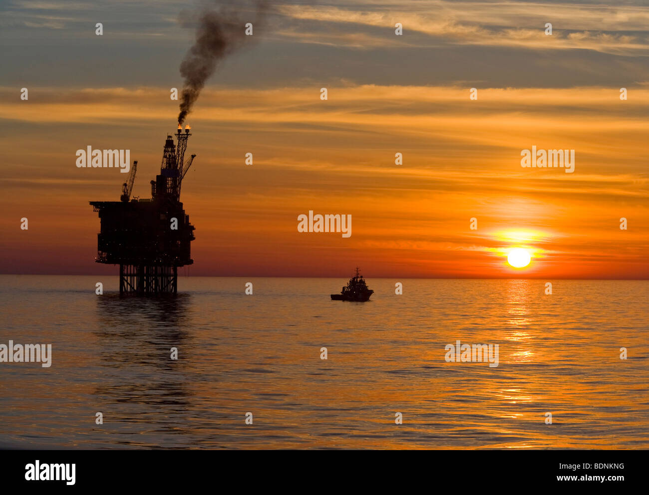Oil rig platform module hi-res stock photography and images - Alamy