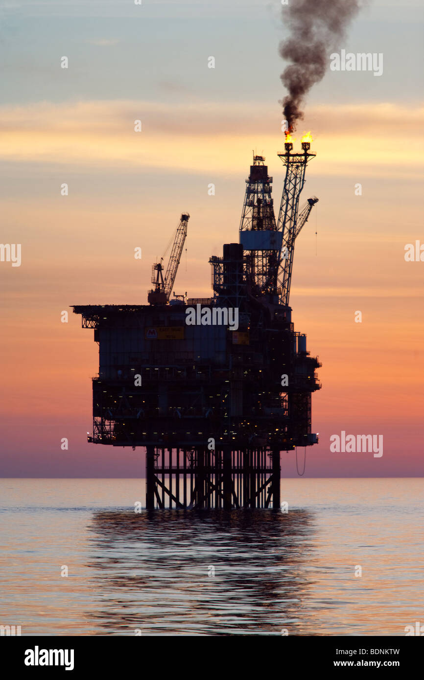 Oil rig set hi-res stock photography and images - Alamy