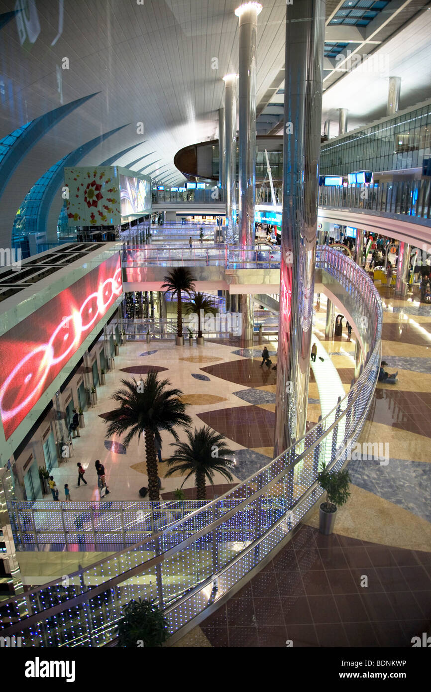 Duty free concourse departures lounge hi-res stock photography and ...
