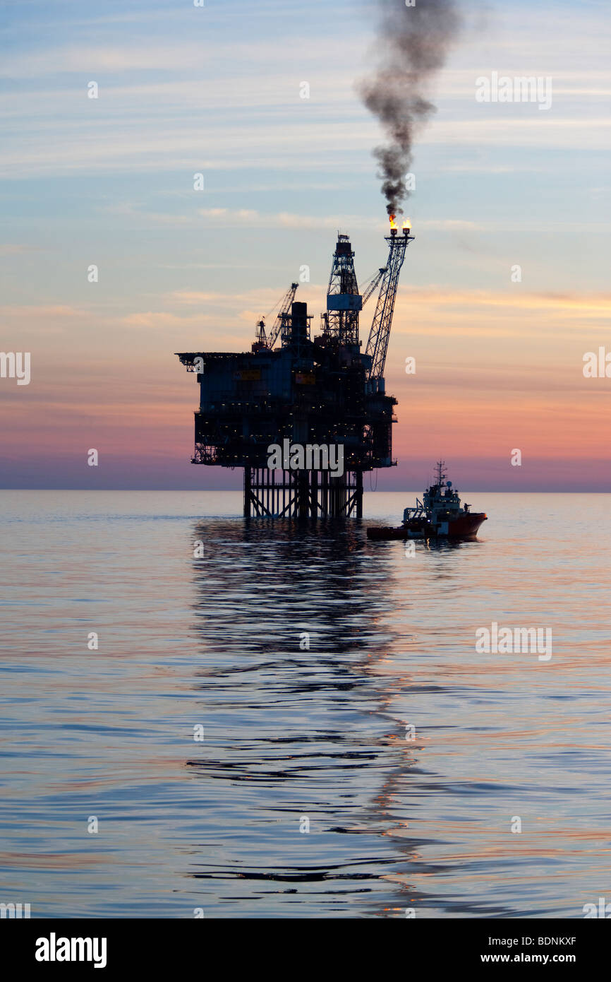 sun set at east brae oil rig Stock Photo - Alamy