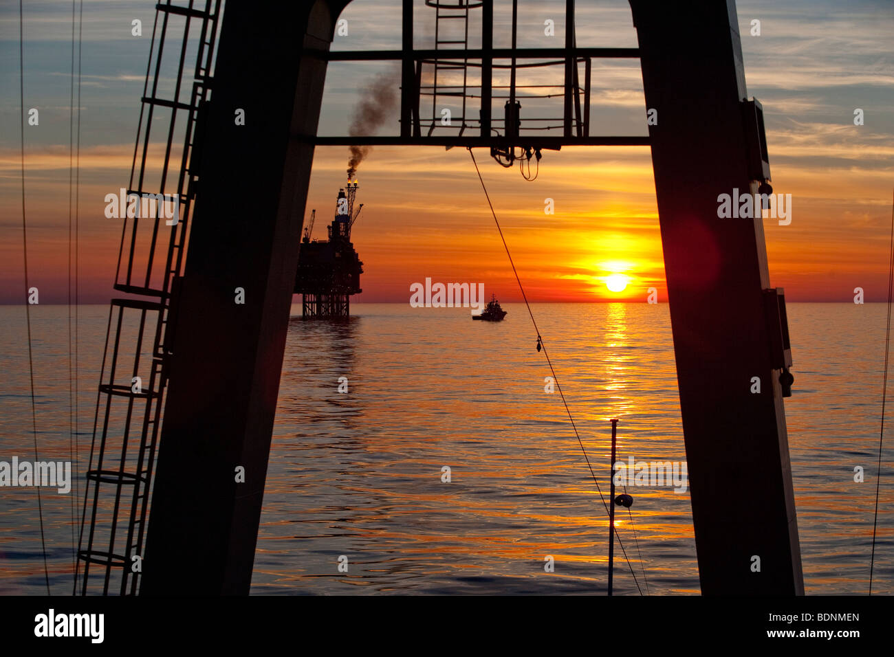 Oil rig platform module hi-res stock photography and images - Alamy