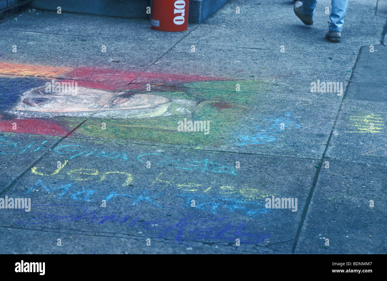 pedestrians walk by sidewalk graffiti Stock Photo - Alamy