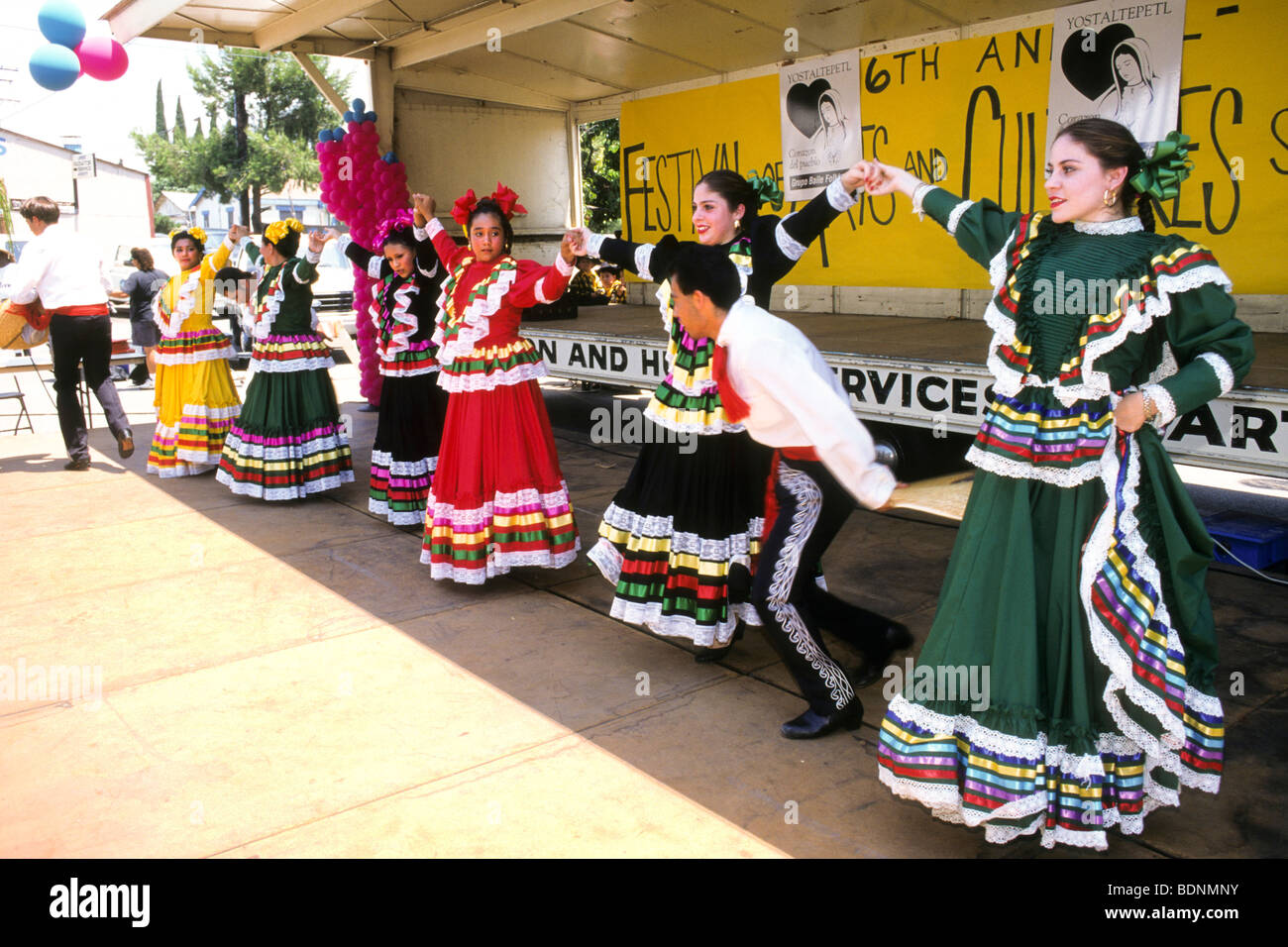 Mariachi dancers hi-res stock photography and images - Alamy