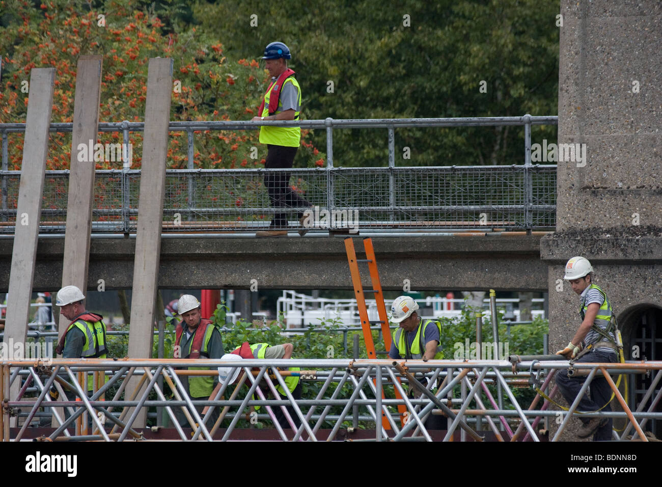 building scaffold scaffolding site construction rig workers Stock Photo ...