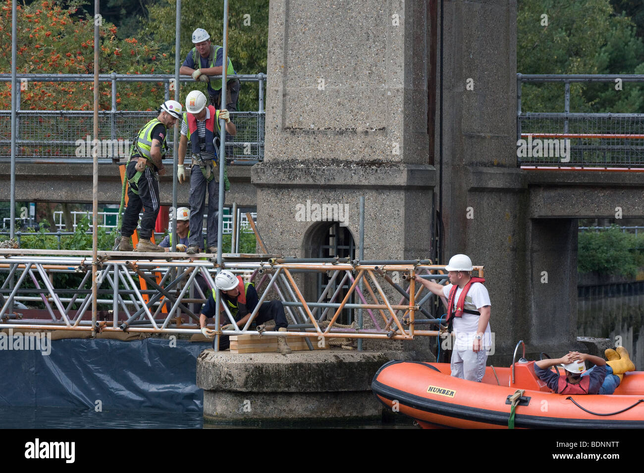 building scaffold scaffolding site construction rig workers Stock Photo ...