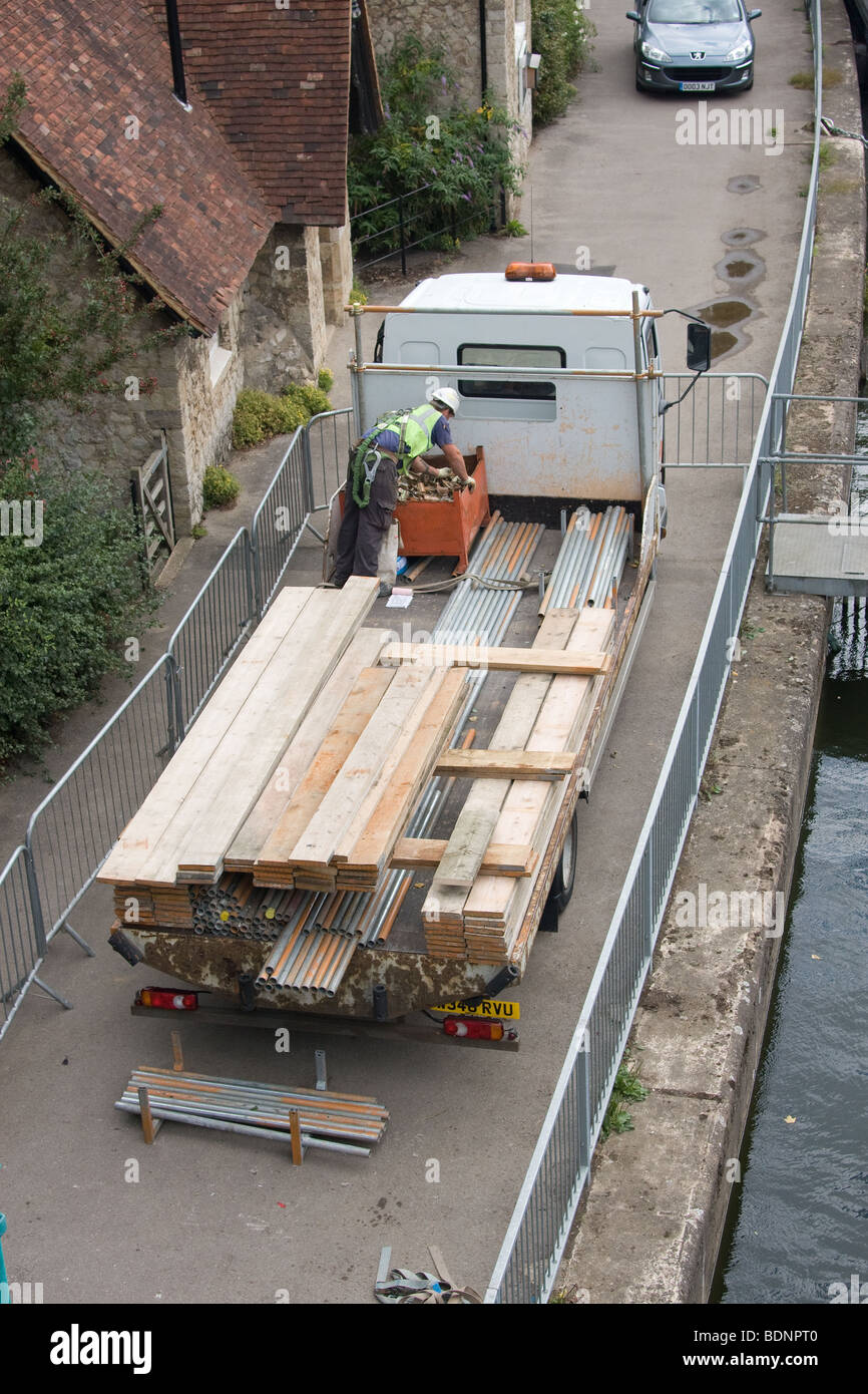 Scaffold lorry hi-res stock photography and images - Alamy