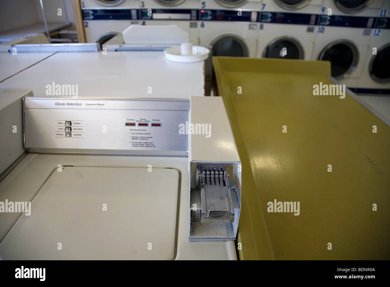 Laundromat washing machine hi-res stock photography and images - Alamy