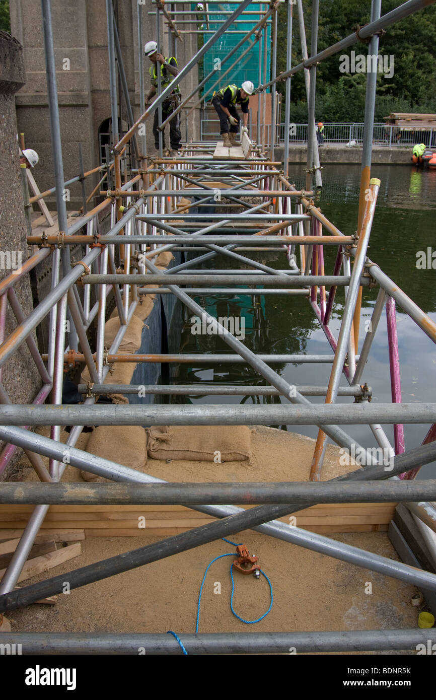 building scaffold scaffolding site construction rig workers Stock Photo ...