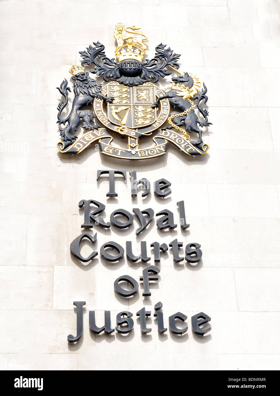 Royal coat of arms crown court hi-res stock photography and images - Alamy