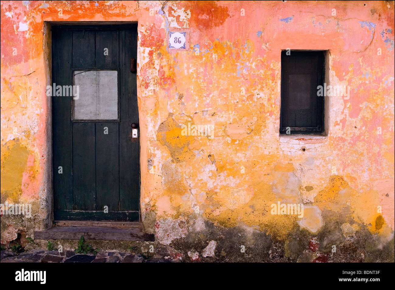 Distressed paint wall hi-res stock photography and images - Alamy