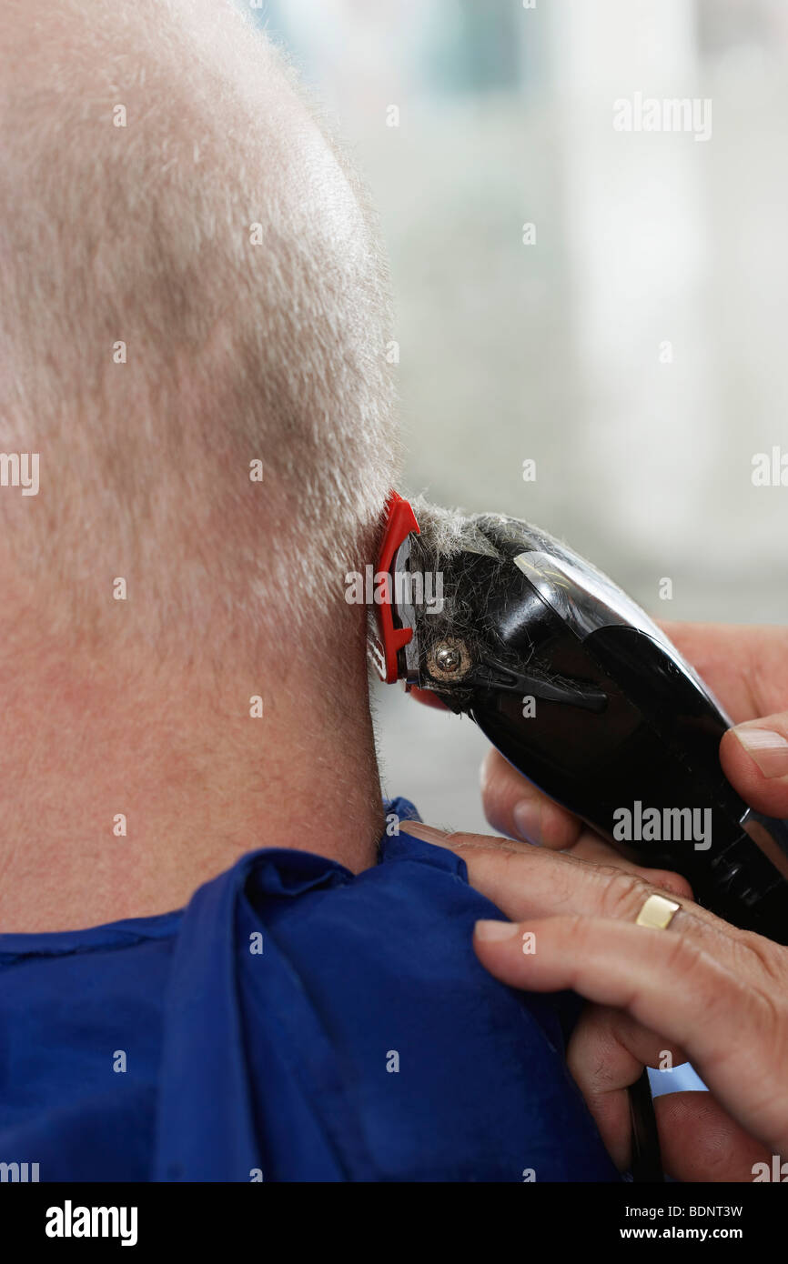 Barber shaving mans head in barber shop, close-up Stock Photo - Alamy