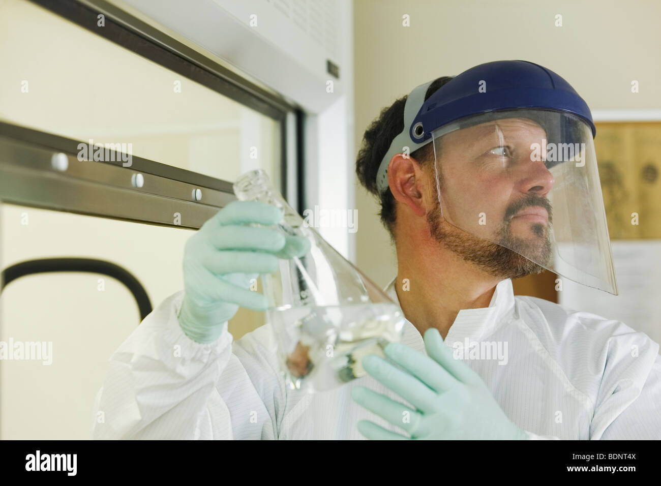 Hand holding conical flask hi-res stock photography and images - Alamy