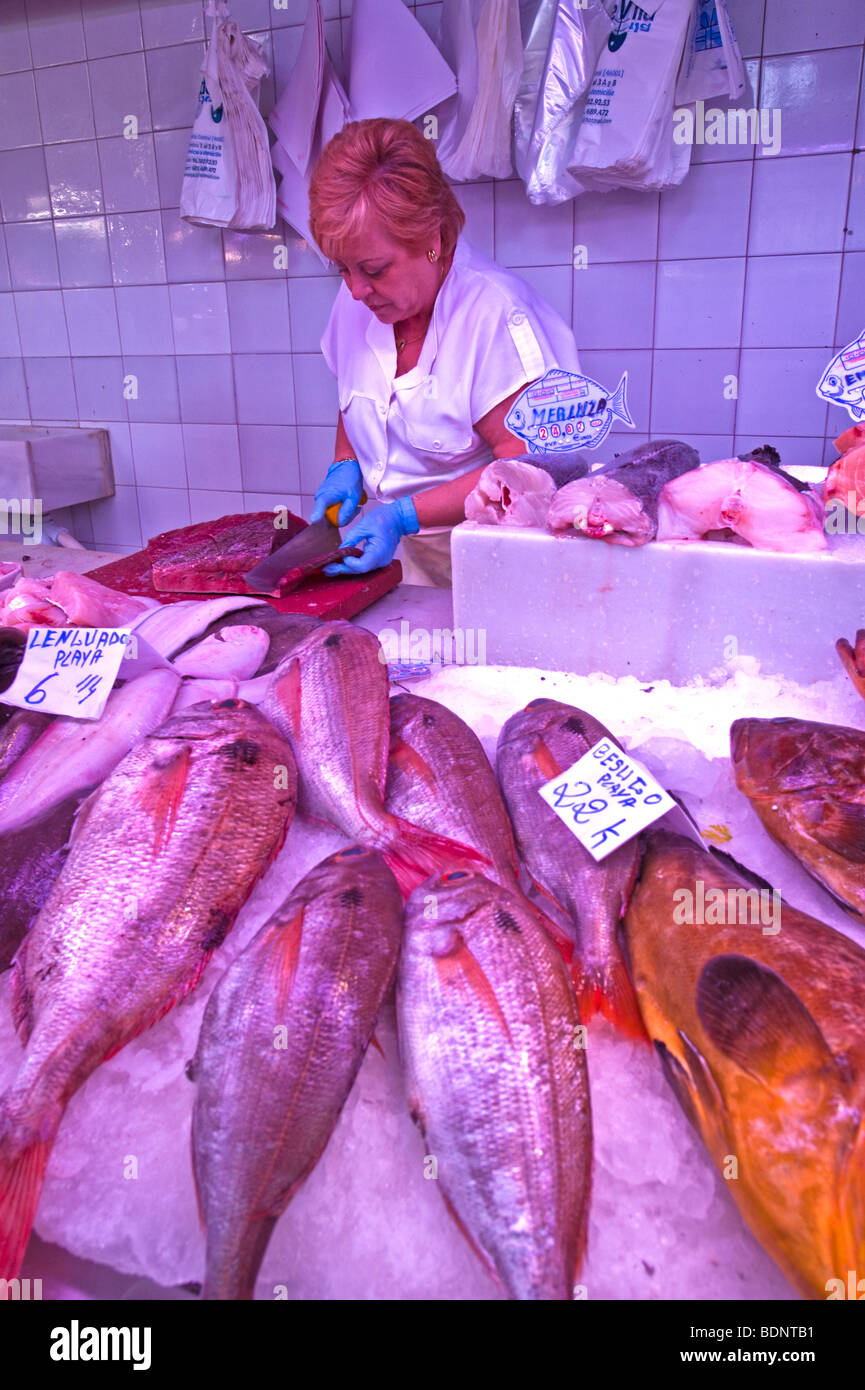 A fish seller at a Spanish market Stock Photo - Alamy