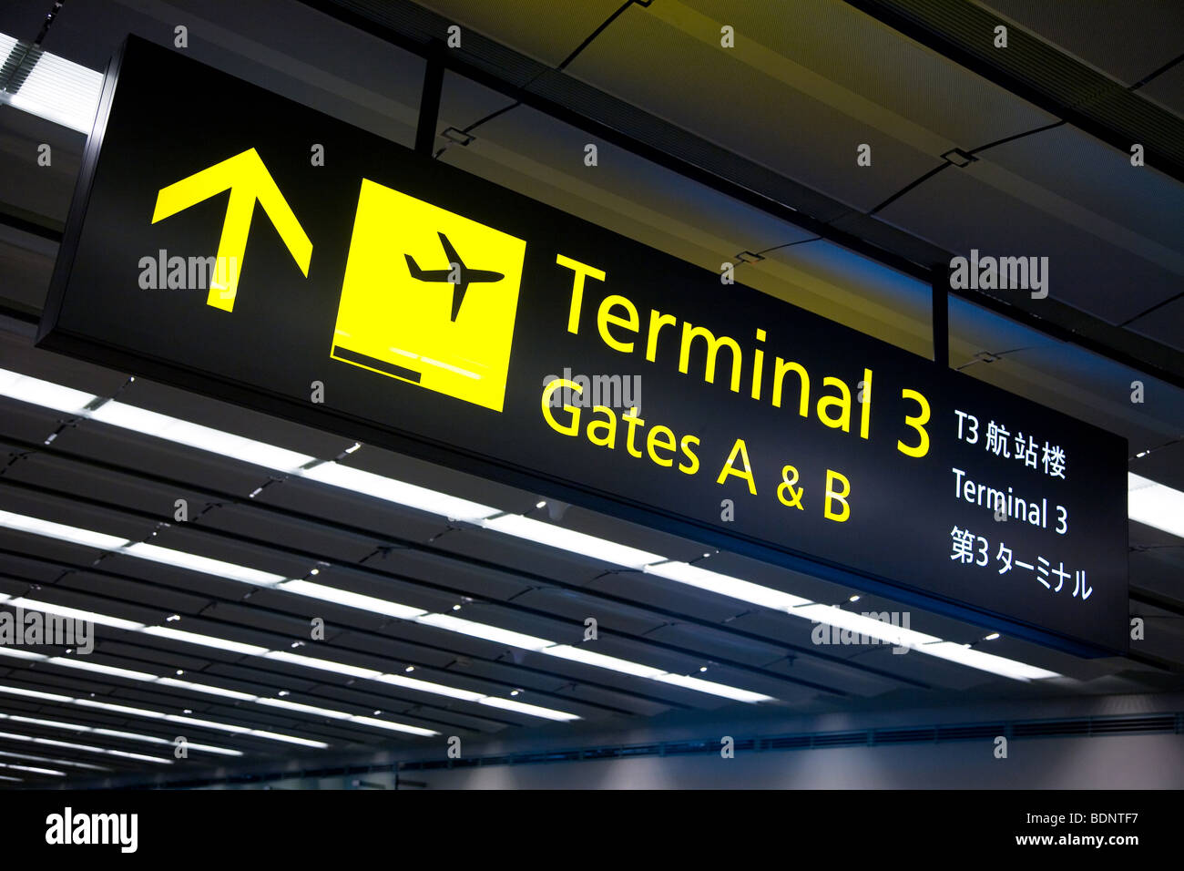 Terminal 3 sign hi-res stock photography and images - Alamy