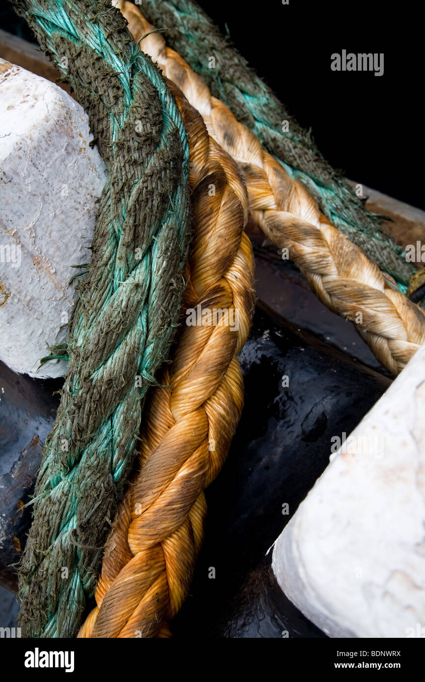Ship guy rope mooring ropes quayside graphic Stock Photo - Alamy