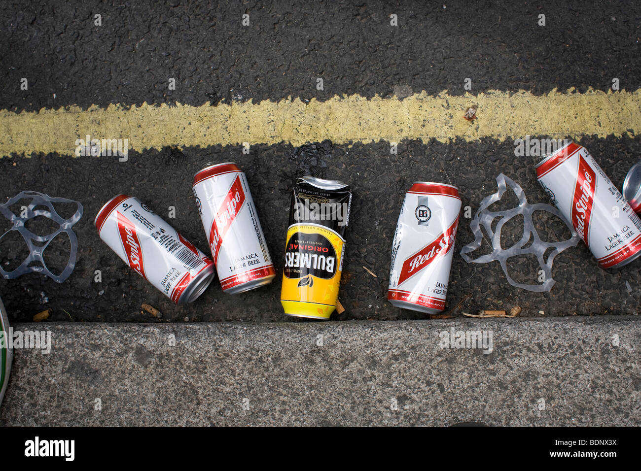 Dancers with garbage cans hi-res stock photography and images - Alamy