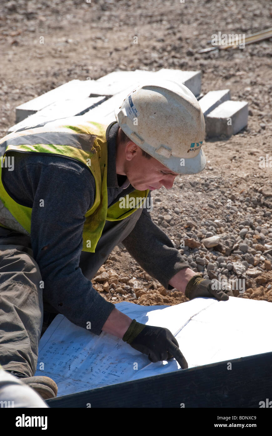 construction workers on building site Stock Photo - Alamy
