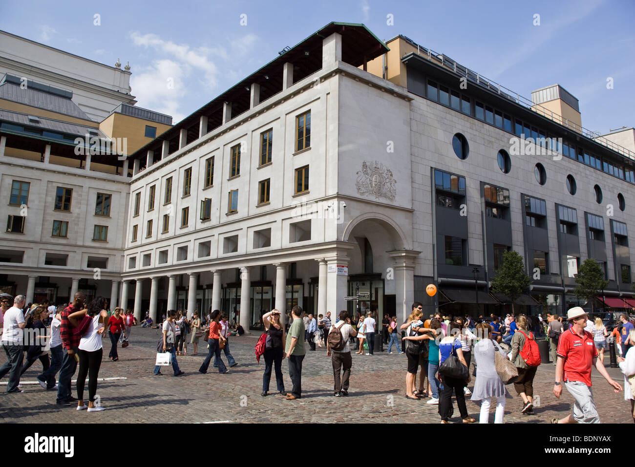 Royal english opera house hi-res stock photography and images - Alamy