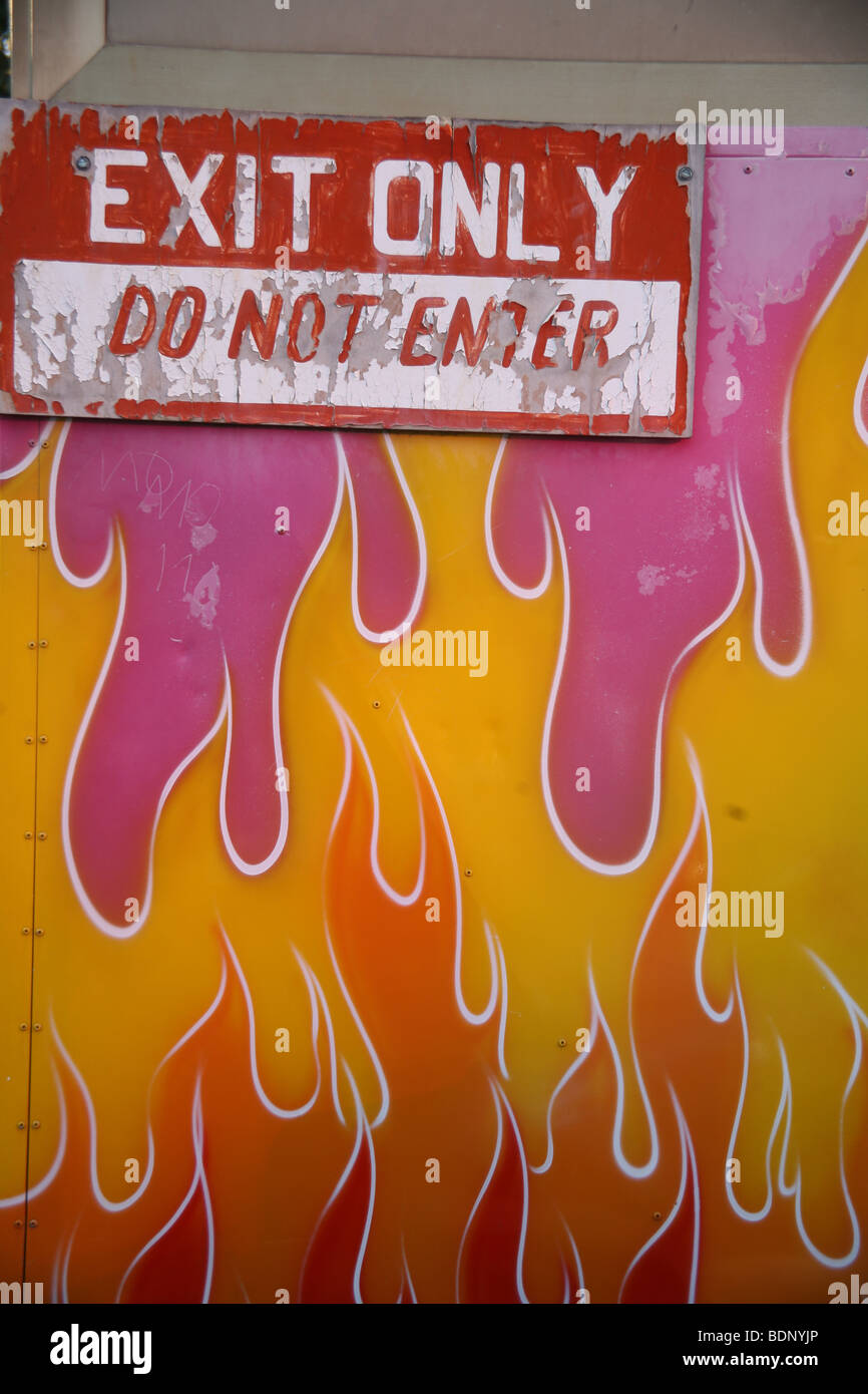 Yellow exit only signage hi-res stock photography and images - Alamy