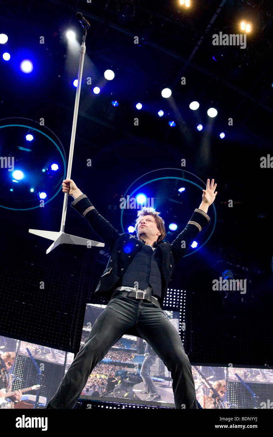 sing song performer music musician stage band group pop rock indie ...