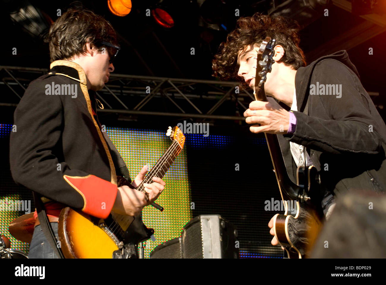 Band with two guitarists hi-res stock photography and images - Alamy