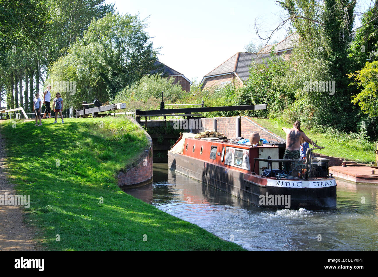 Aldermaston Lock, Kennet & Avon Canal, Aldermaston Wharf, Berkshire ...