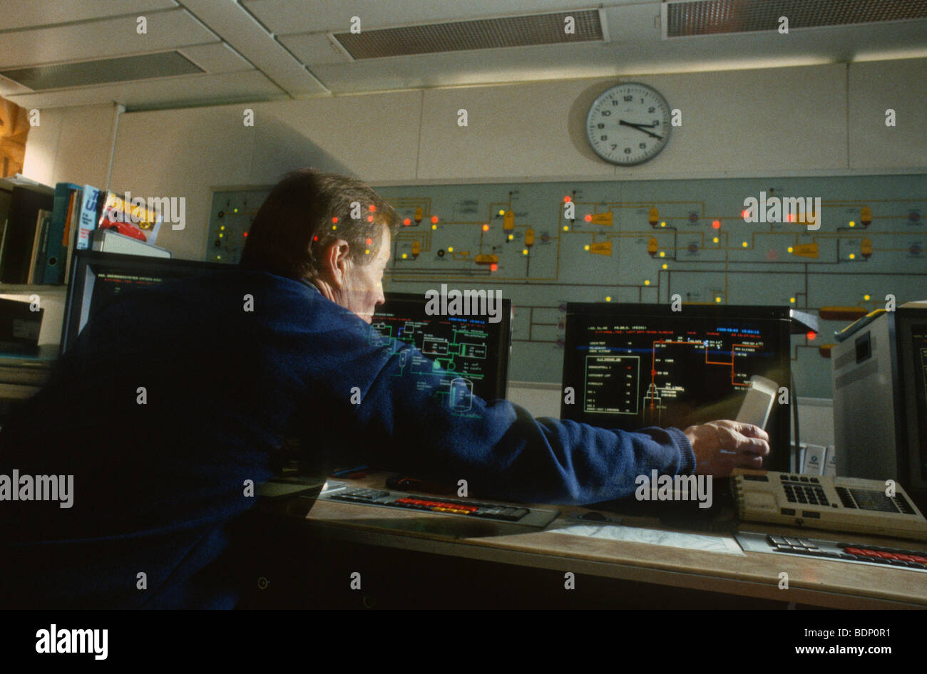 Control room oil rig hi-res stock photography and images - Alamy